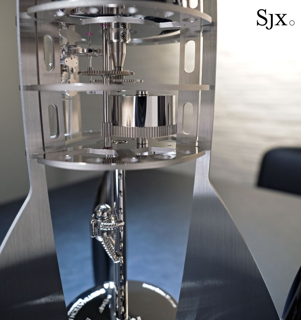 Interstellar Timekeeping with the MB&F Destination Moon 8-Day Rocket ...