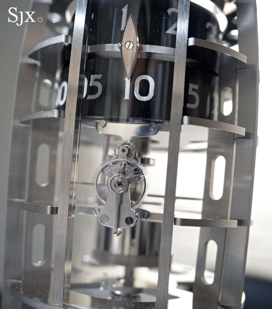 Interstellar Timekeeping with the MB&F Destination Moon 8-Day Rocket ...