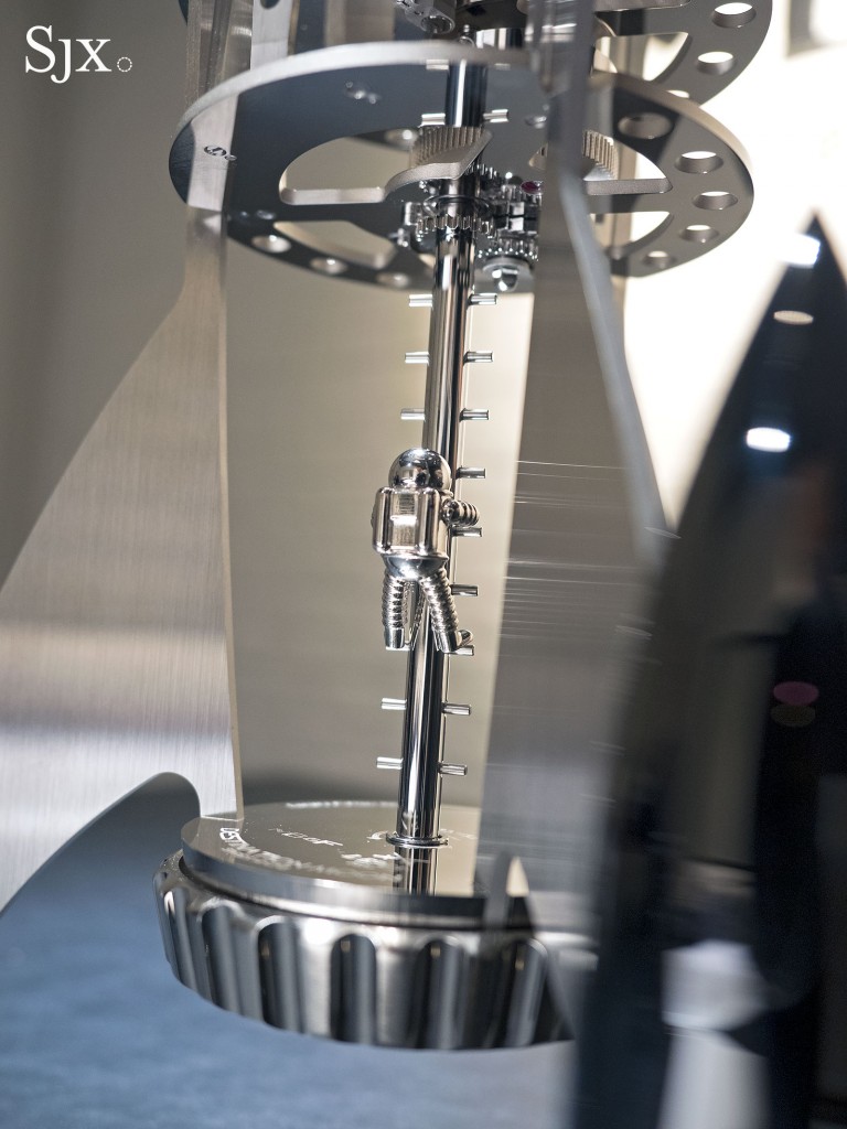 Interstellar Timekeeping with the MB&F Destination Moon 8-Day Rocket ...