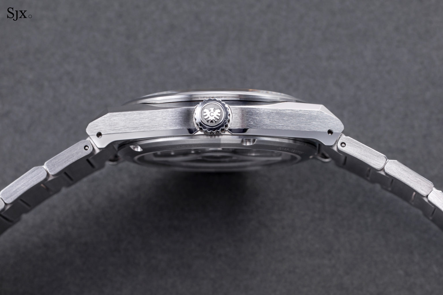 Up Close: The Citizen Calibre 0200 | SJX Watches