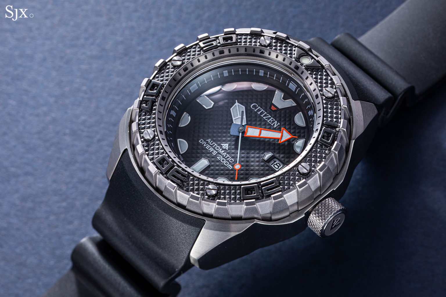 Up Close: Citizen Promaster Mechanical Diver 200 m | SJX Watches