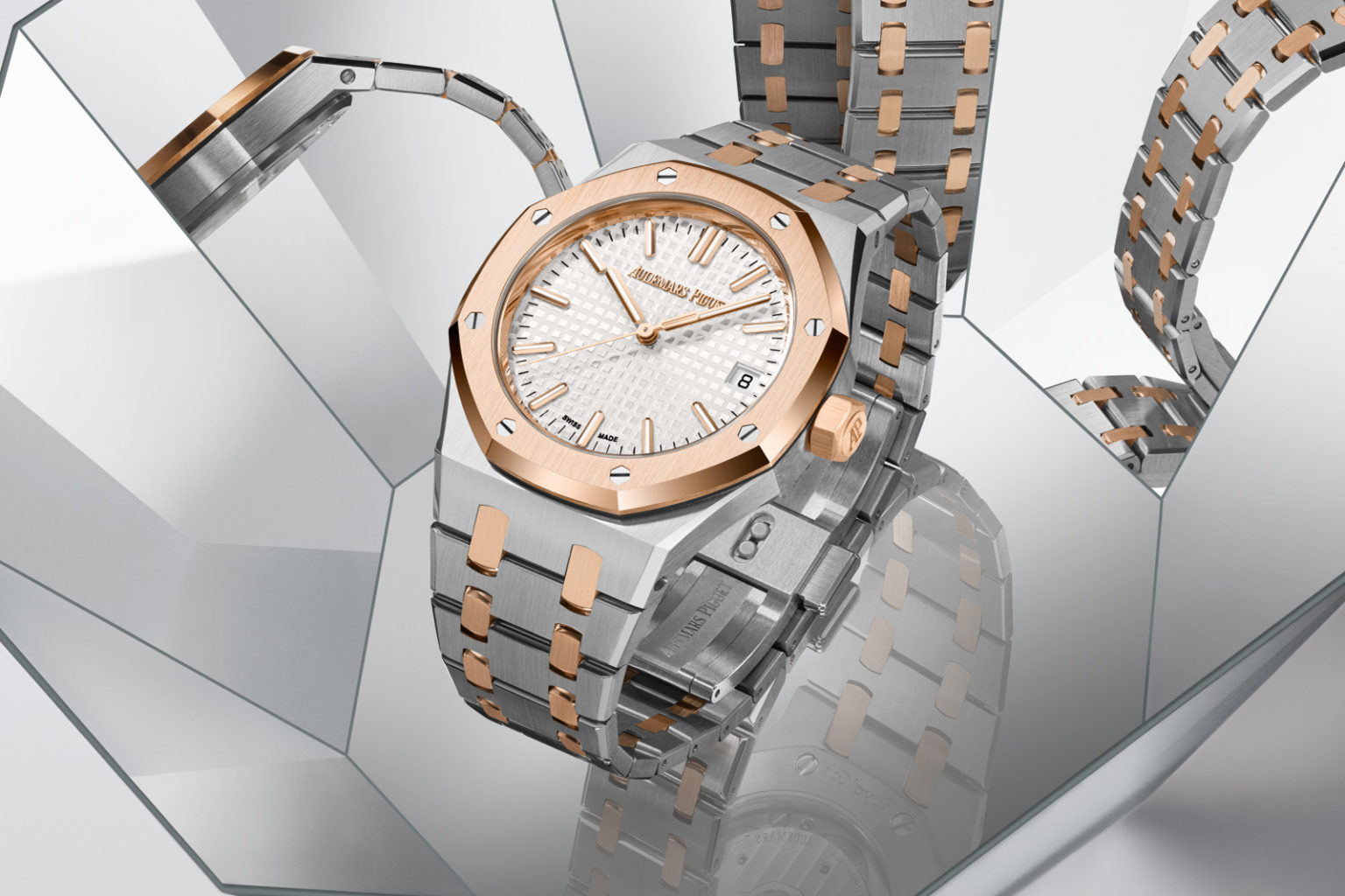 Audemars Piguet Introduces the All-New 37 mm Royal Oak Ref. 15550 | SJX ...