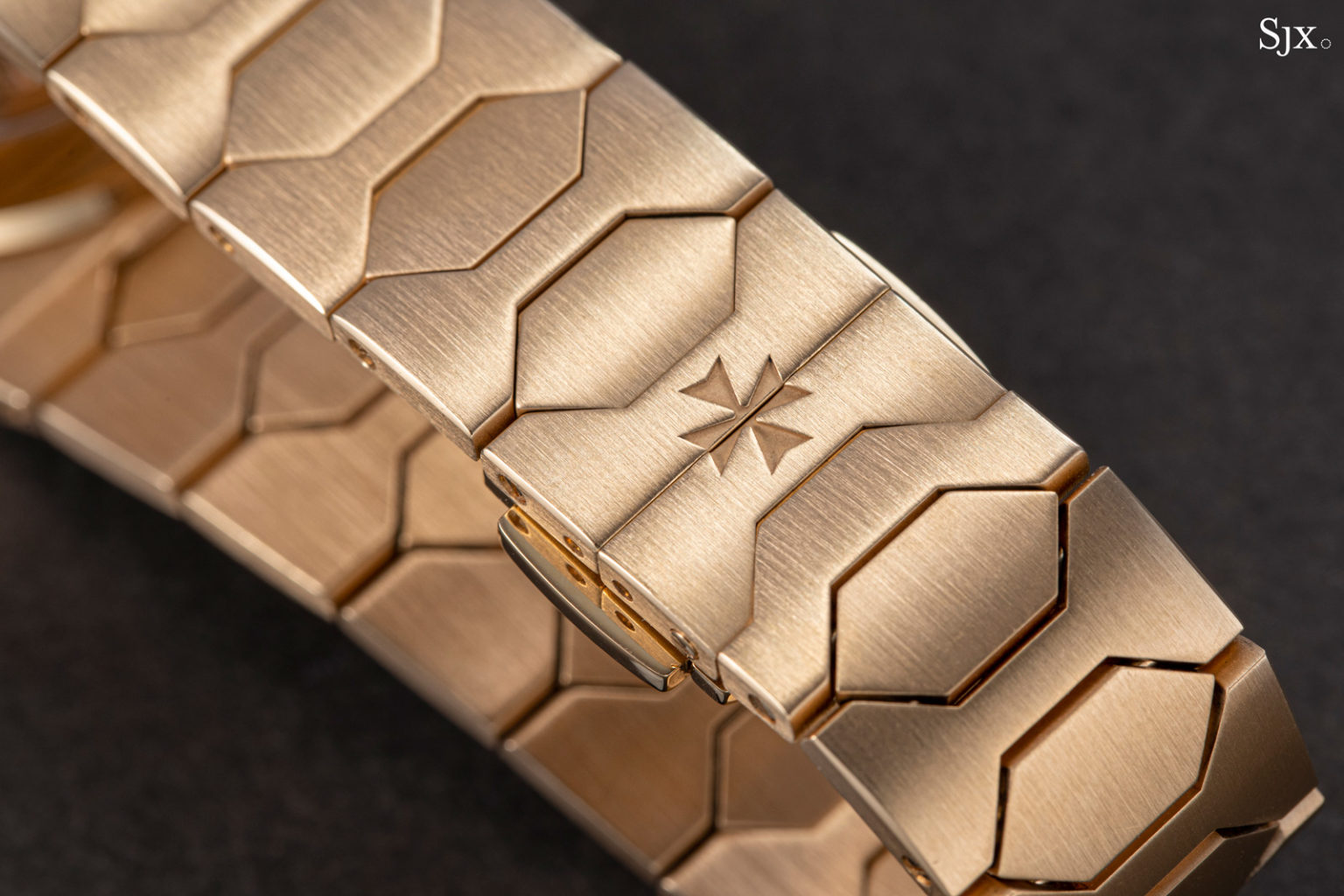 Up Close: Vacheron Constantin Historiques 222 | SJX Watches