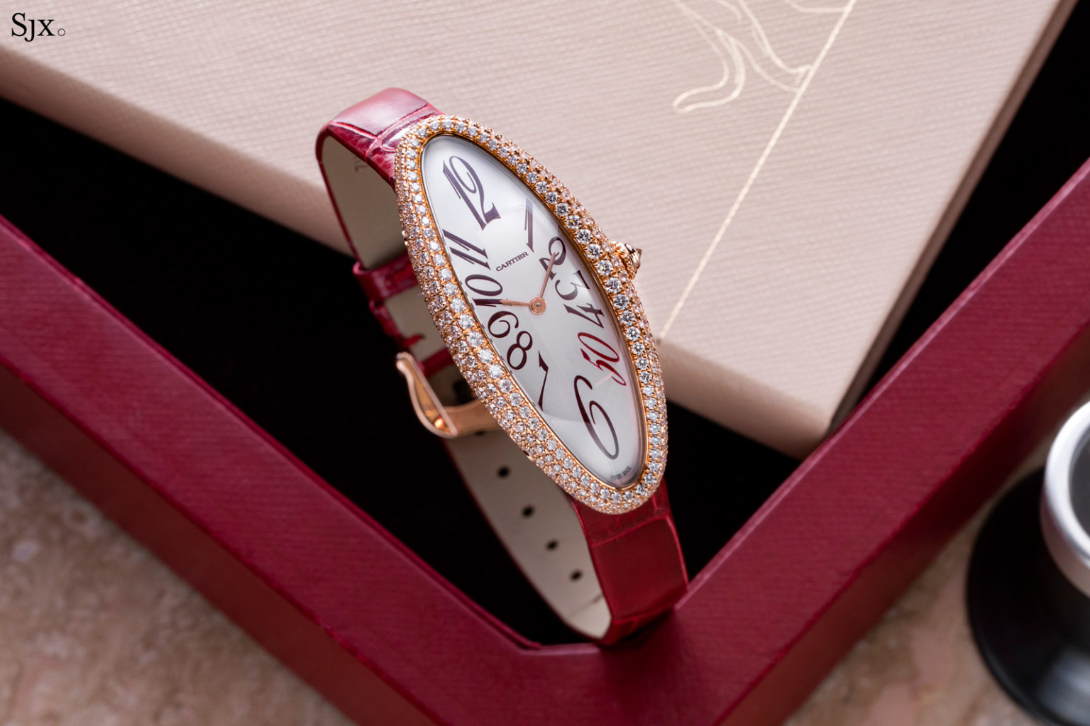 Hands-On: Cartier Baignoire Allongée “Cortina Watch” | SJX Watches