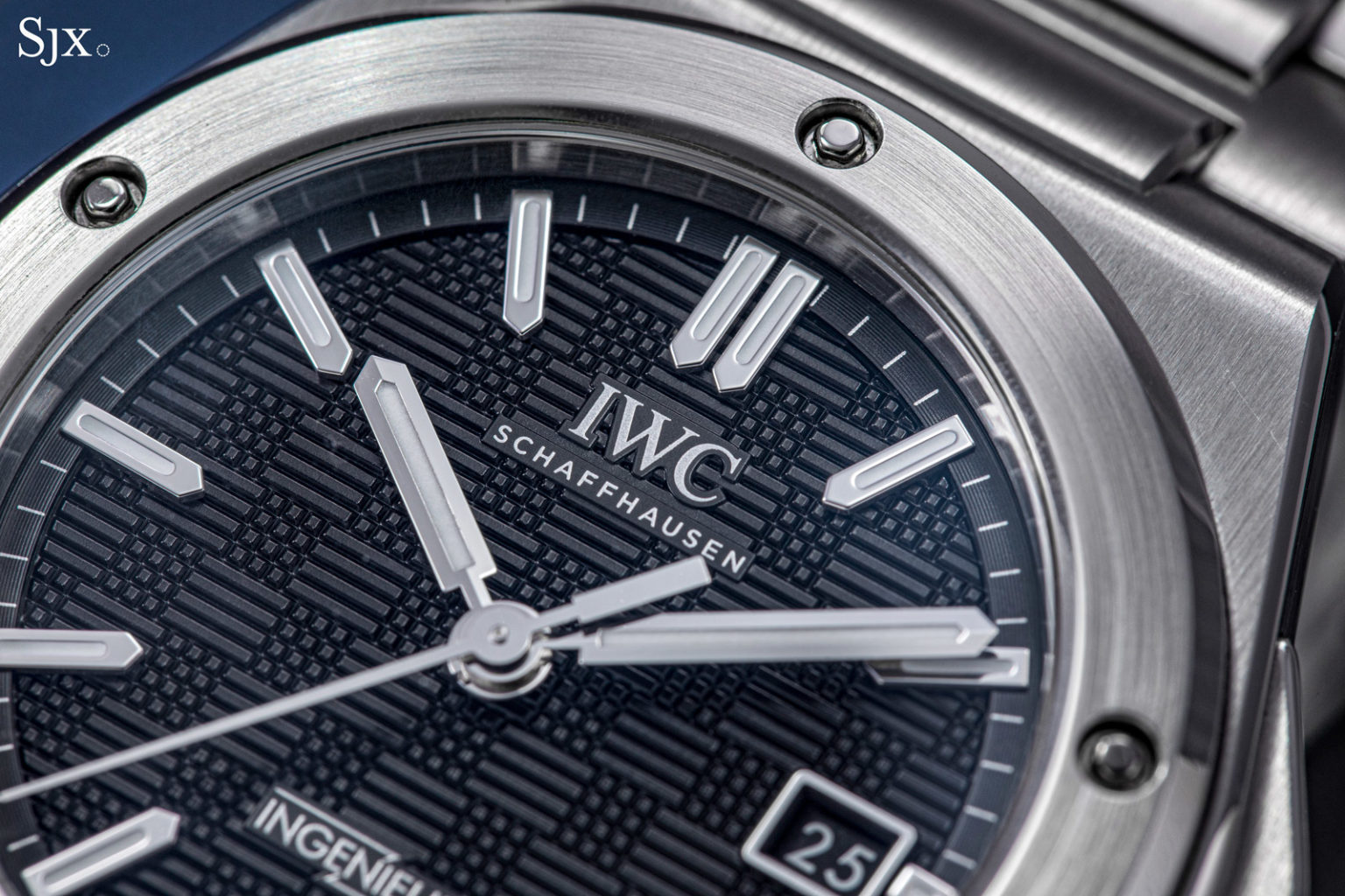 Up Close: The IWC Ingenieur 40 | SJX Watches
