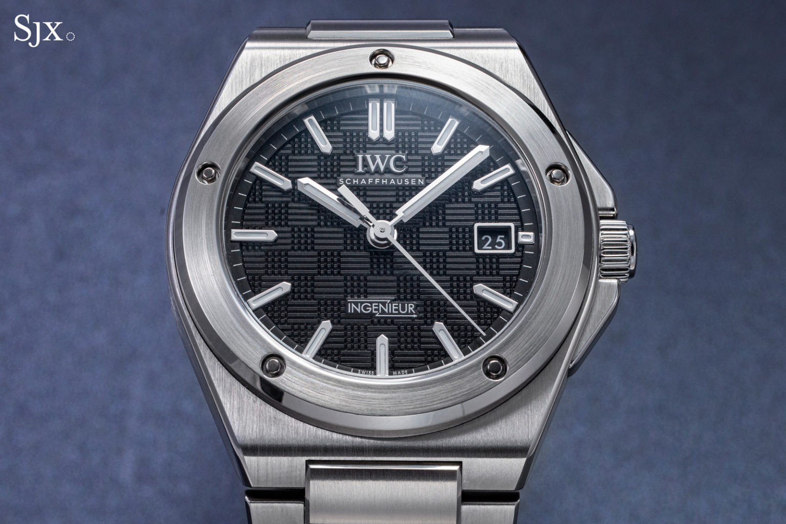Up Close: The IWC Ingenieur 40 | SJX Watches