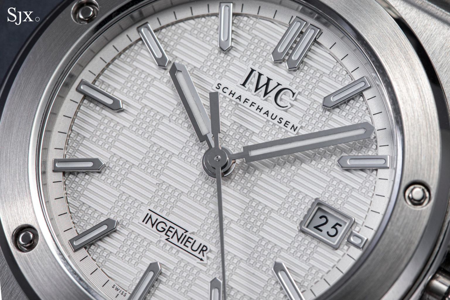 Up Close: The IWC Ingenieur 40 | SJX Watches