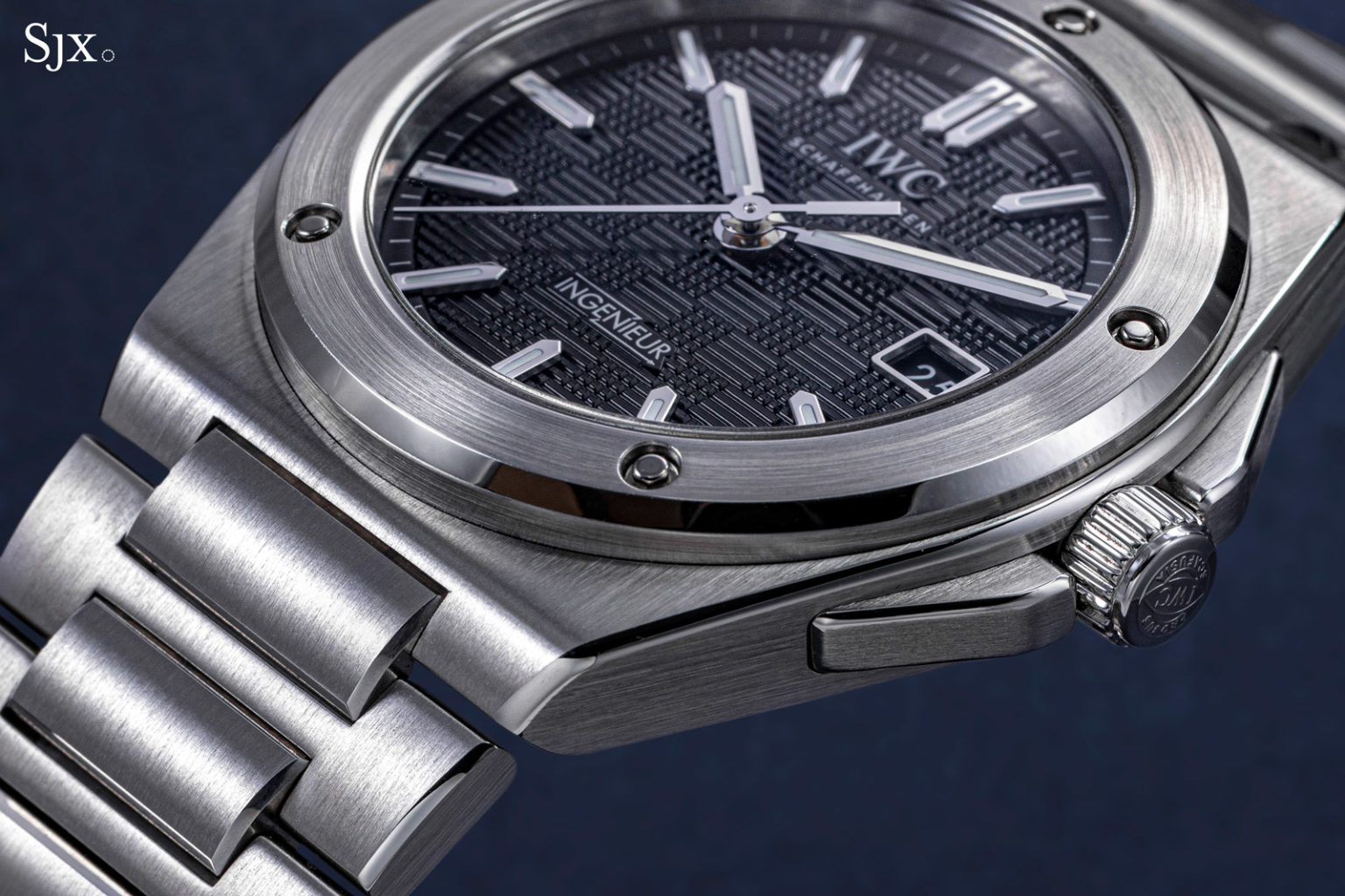 Up Close: The IWC Ingenieur 40 | SJX Watches